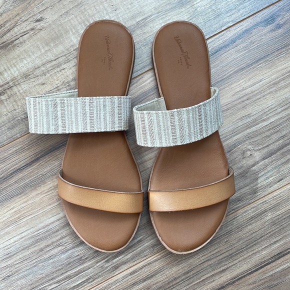 Universal Thread | Shoes | Universal Thread Beige Sandals | Poshmark